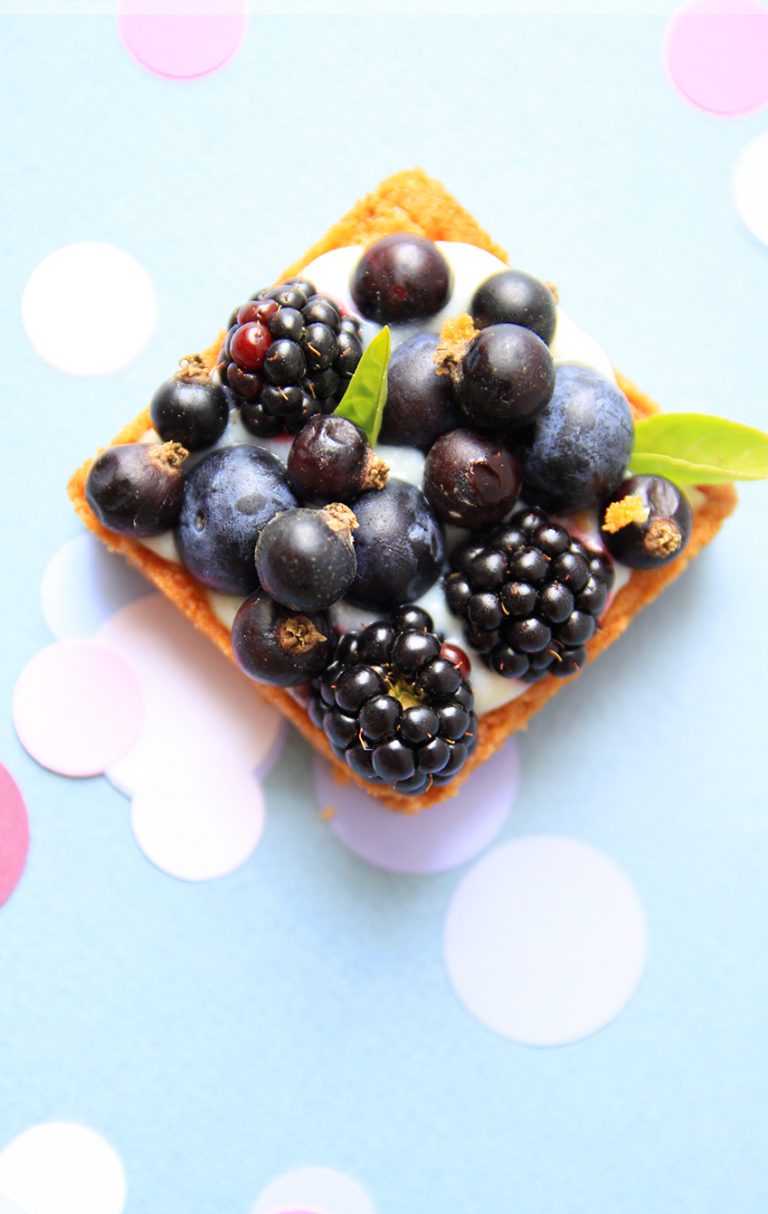 Tartelettes aux fruits d'été et à la fleur d'oranger